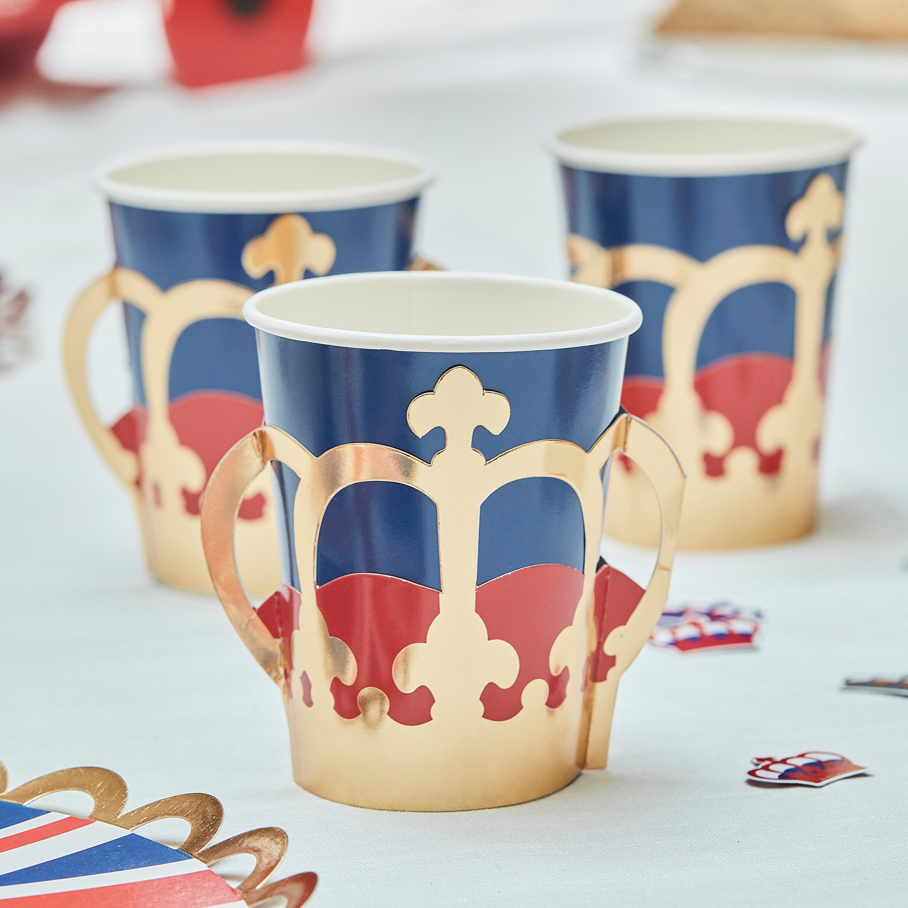 Gold Crown Pop Out Paper Cups – Ginger Ray